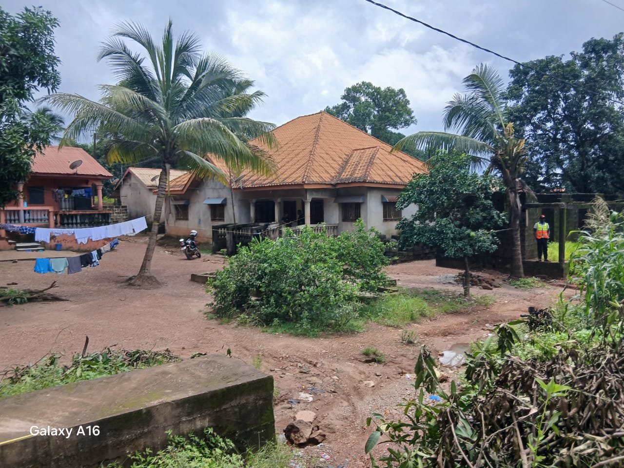 OPPORTUNITÉ IMMOBILIÈRE À SAISIR! Deux parcelles premium en bordure de la route nationale à ...